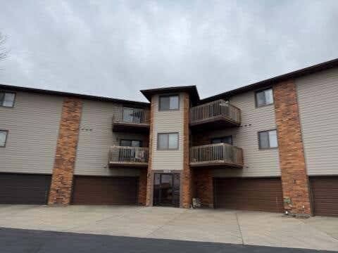 929 CIRCLE DR, ABERDEEN, SD 57401 Condo/Townhome For Sale | MLS# 25-169 ...