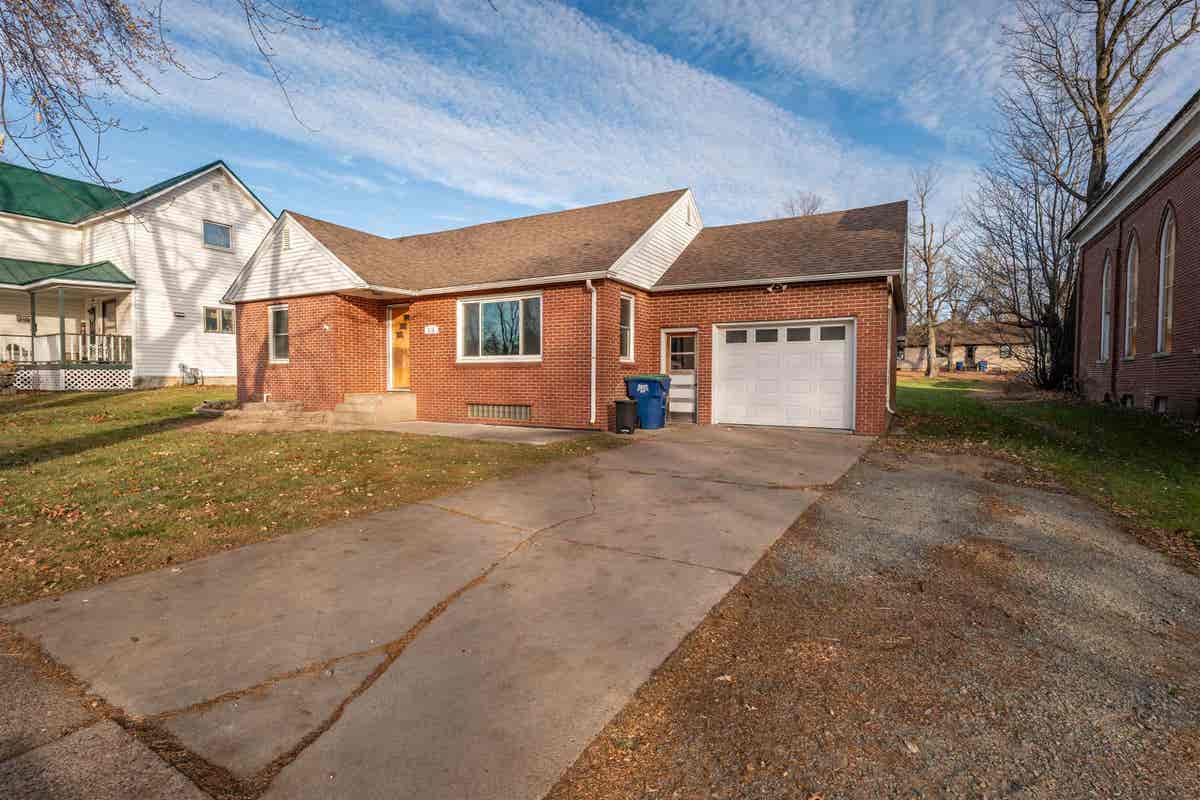 218 N 3RD AVE, EDGAR, WI 54426 | RE/MAX