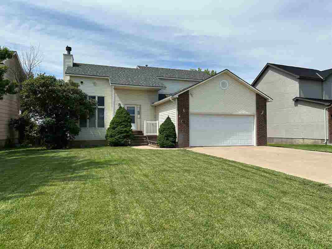 508 RUNYAN AVE, DODGE CITY, KS 67801 Single Family Residence For Sale ...