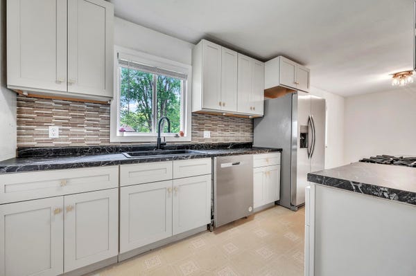 332 SAINT JAMES AVE, WALLINGFORD, IA 51365 | RE/MAX