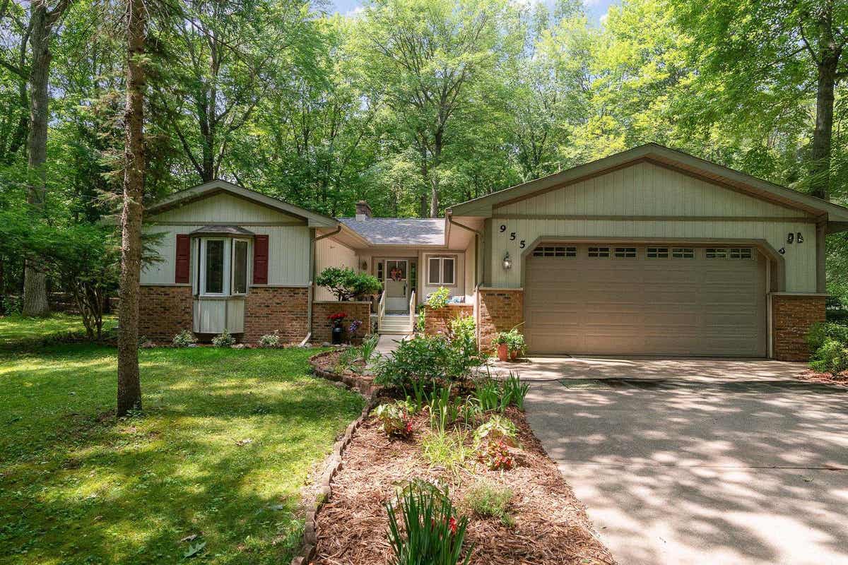 955 S PINECROFT LN, MIDLAND, MI 48640 | RE/MAX