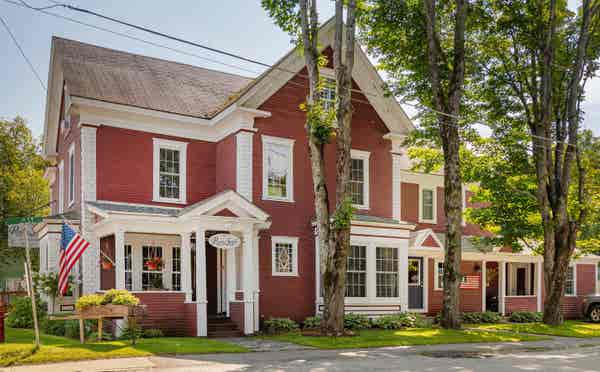 1 HIGH ST, COLEBROOK, NH 03576 | REMAX