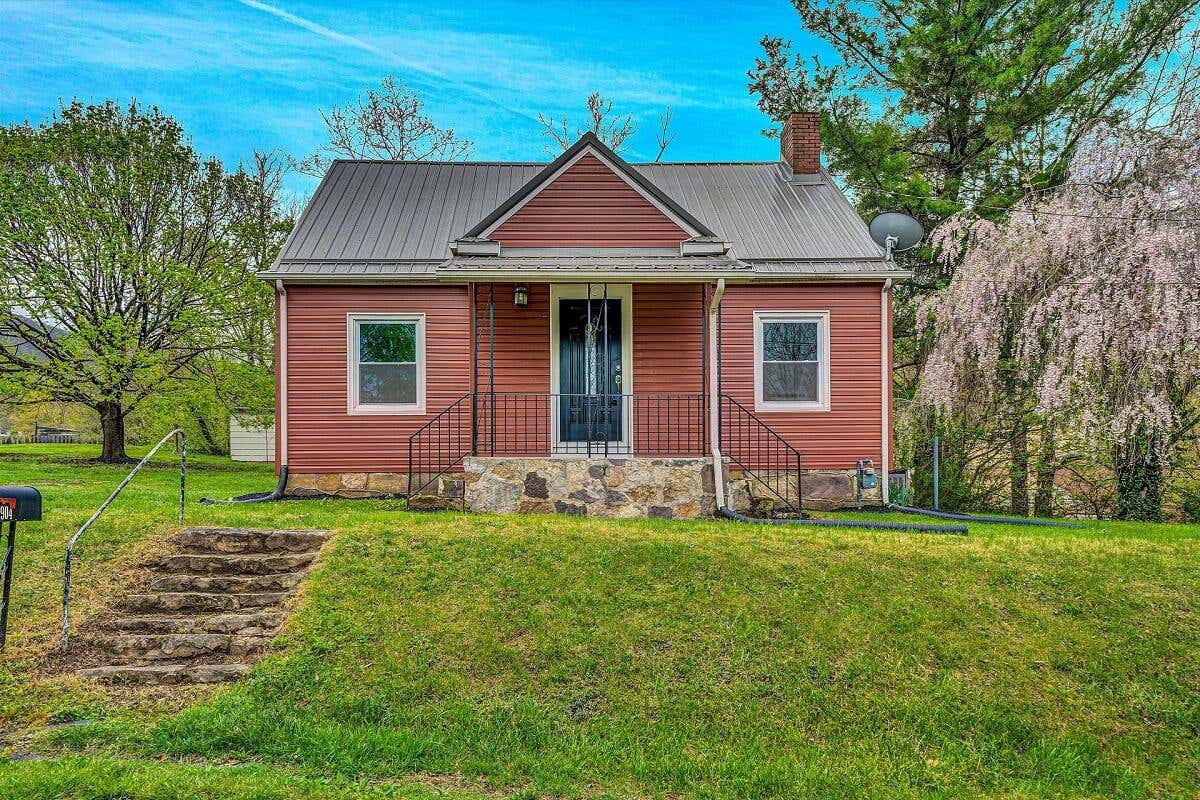 904 WESTVIEW ST, NARROWS, VA 24124 | RE/MAX