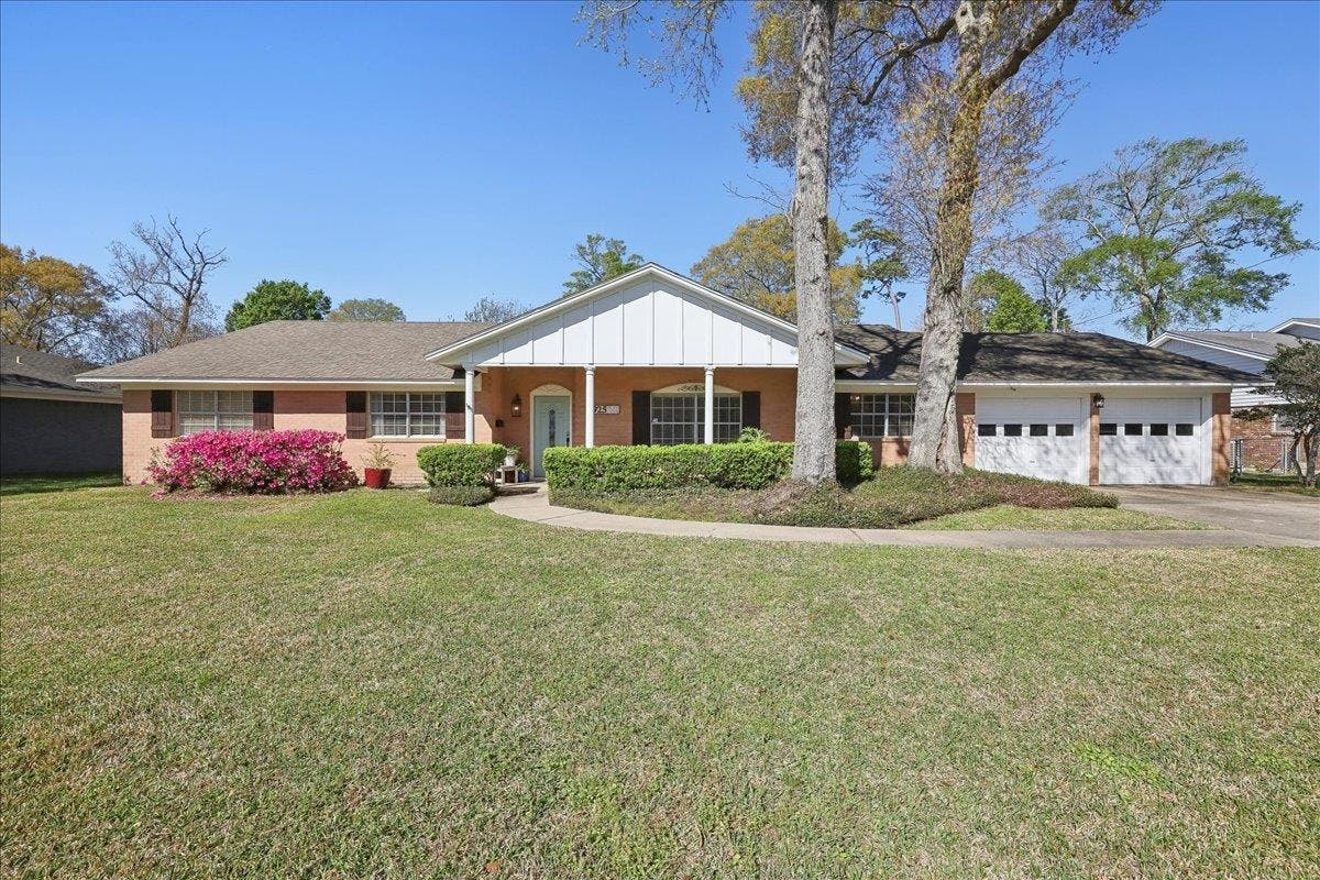 1925 CHEVY CHASE LN, BEAUMONT, TX 77706 Single Family Residence For ...