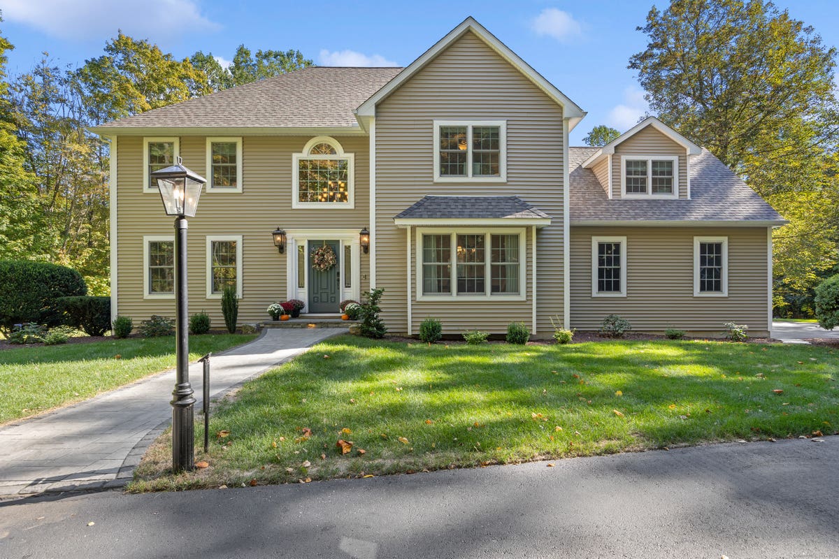 31 NATHAN HALE CT, CHESHIRE, CT 06410 | RE/MAX