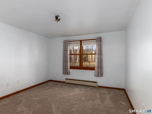 33 RYEGATE TER, MONROE, CT 06468 | REMAX