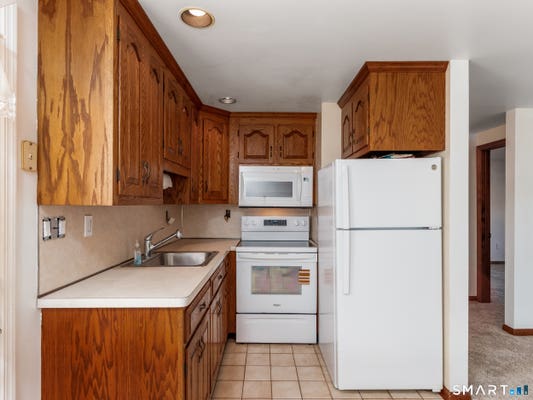 33 RYEGATE TER, MONROE, CT 06468 | REMAX