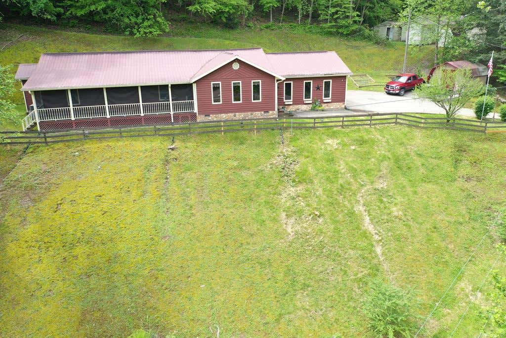 124 PINEBROOK RD, HAZARD, KY 41701 | RE/MAX