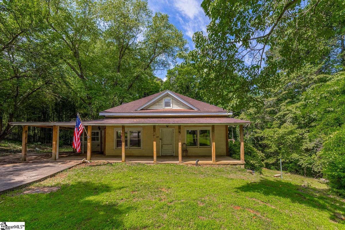 322 CIRCLE DR, SENECA, SC 29678 | RE/MAX