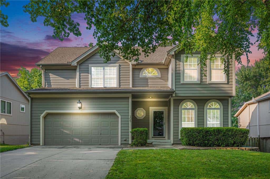 305 DUBLIN CIR, SMITHVILLE, MO 64089 | RE/MAX