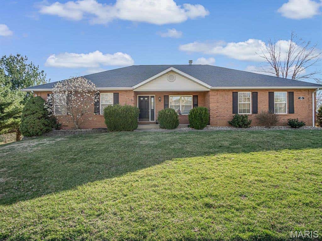 100 FAIRWAY DR, WATERLOO, IL 62298 | RE/MAX