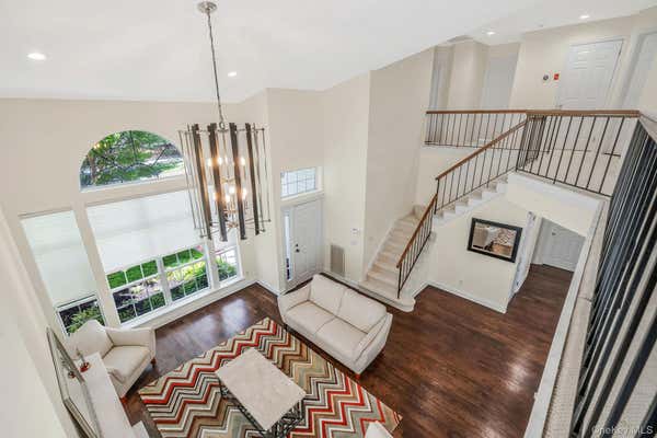 15 HAMLET DR, COMMACK, NY 11725 | REMAX