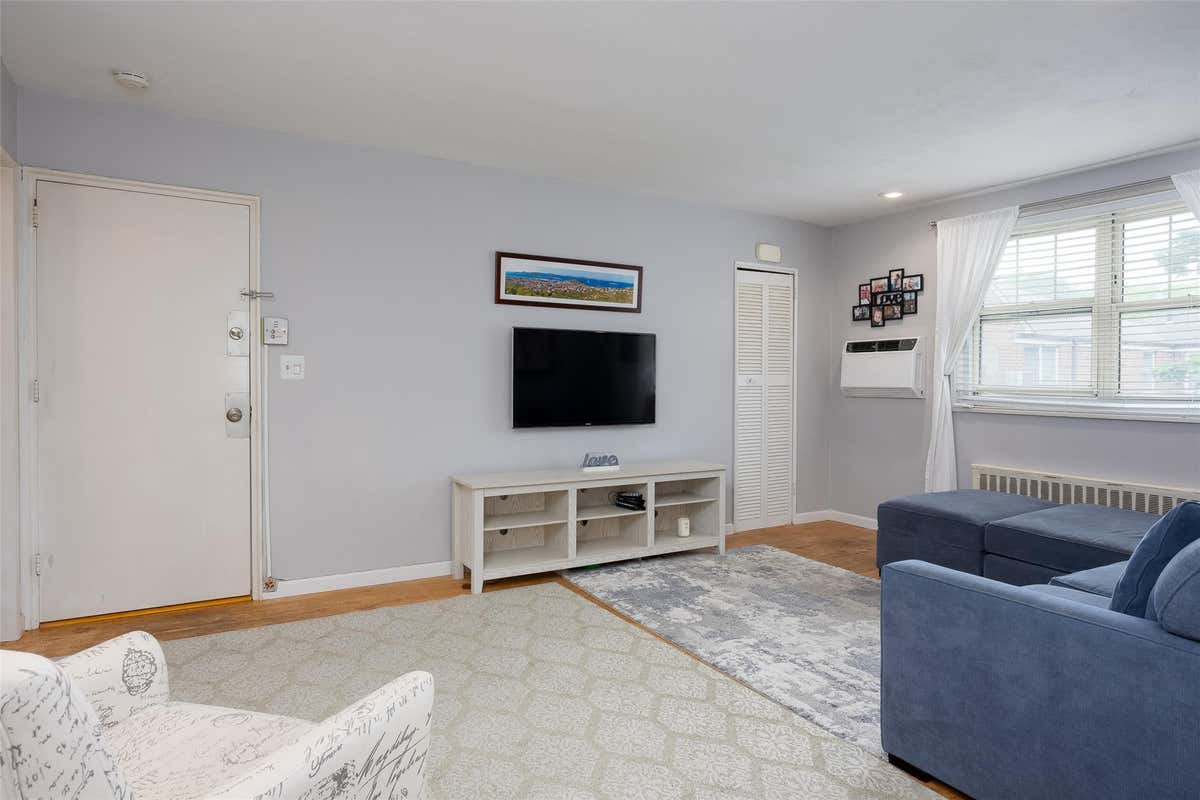 6030 251ST ST UPPR, LITTLE NECK, NY 11362 | RE/MAX