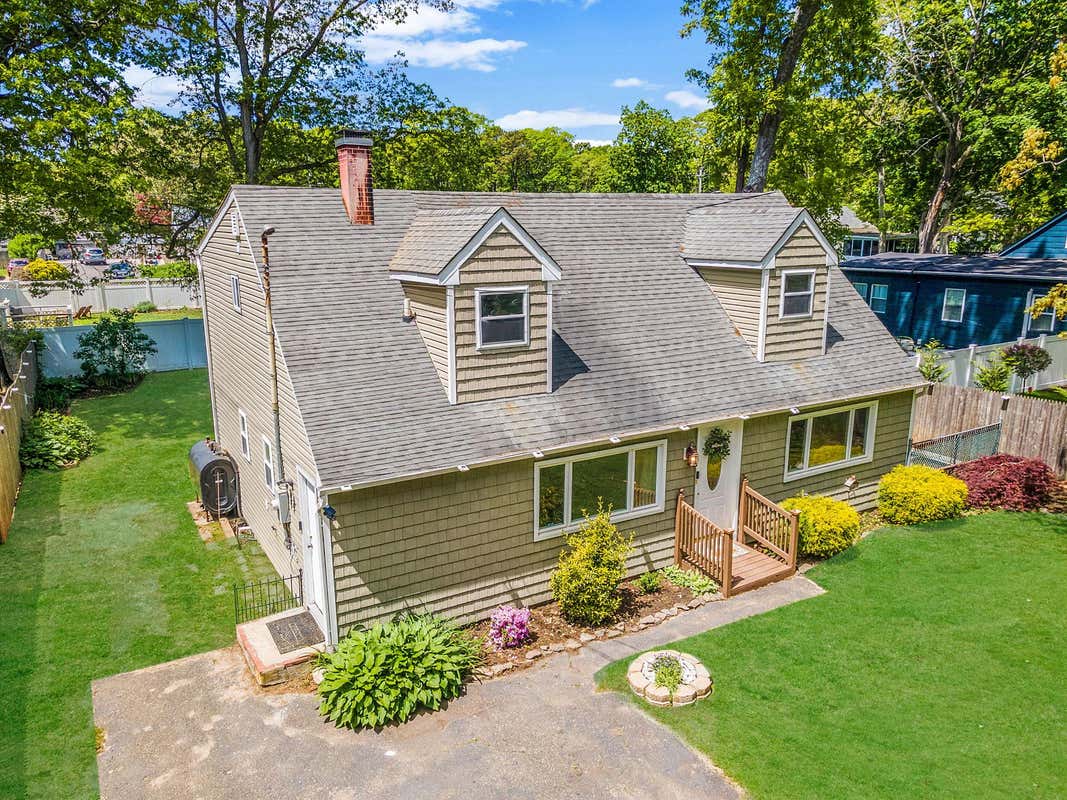 218 BEAVER DR, MASTIC BEACH, NY 11951 | RE/MAX