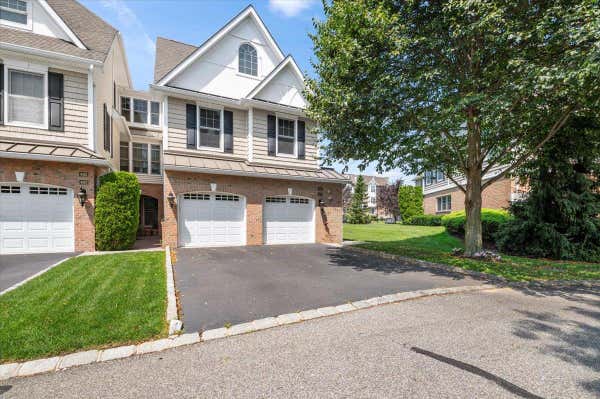 481 PACING WAY, WESTBURY, NY 11590 | REMAX