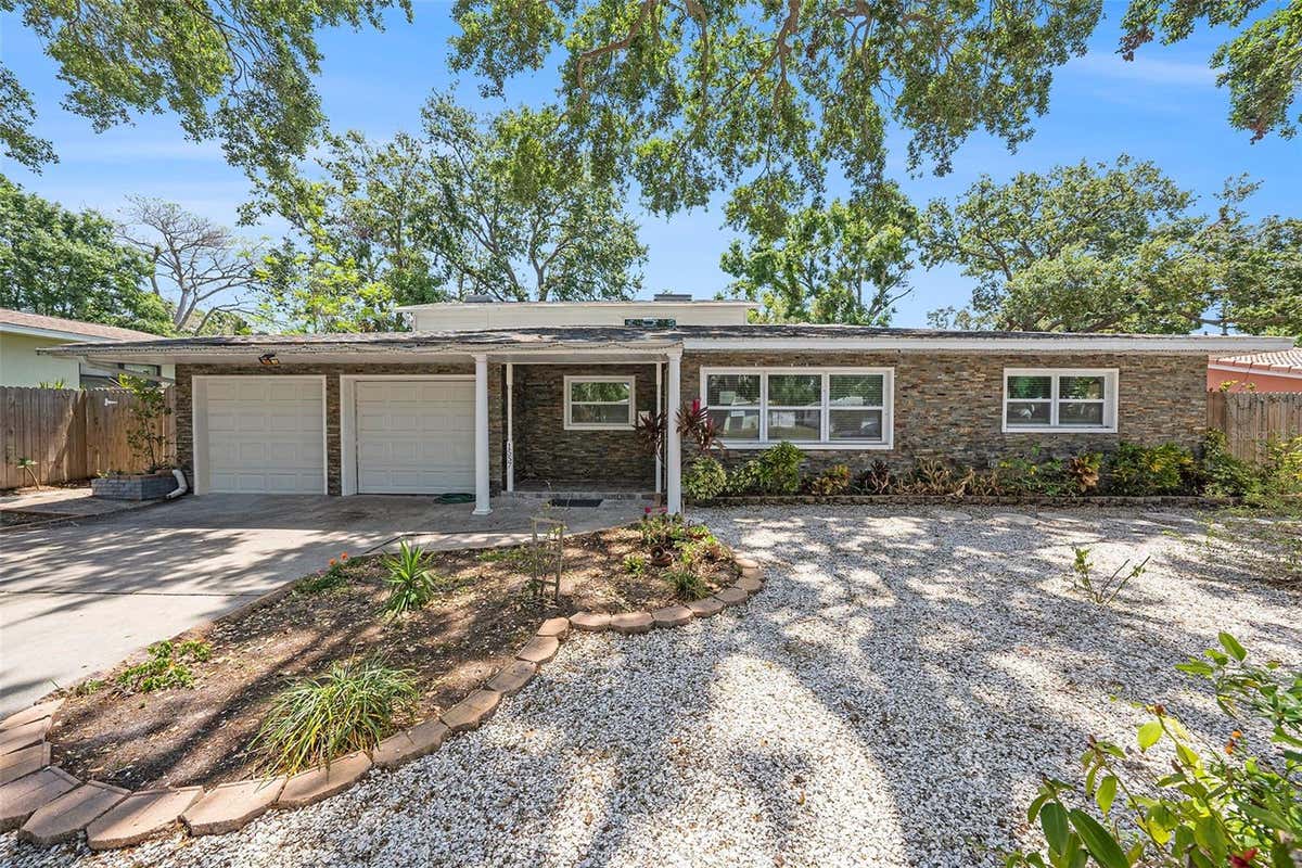 1557 ROBINSON DR N, ST PETERSBURG, FL 33710 Single Family Residence For ...