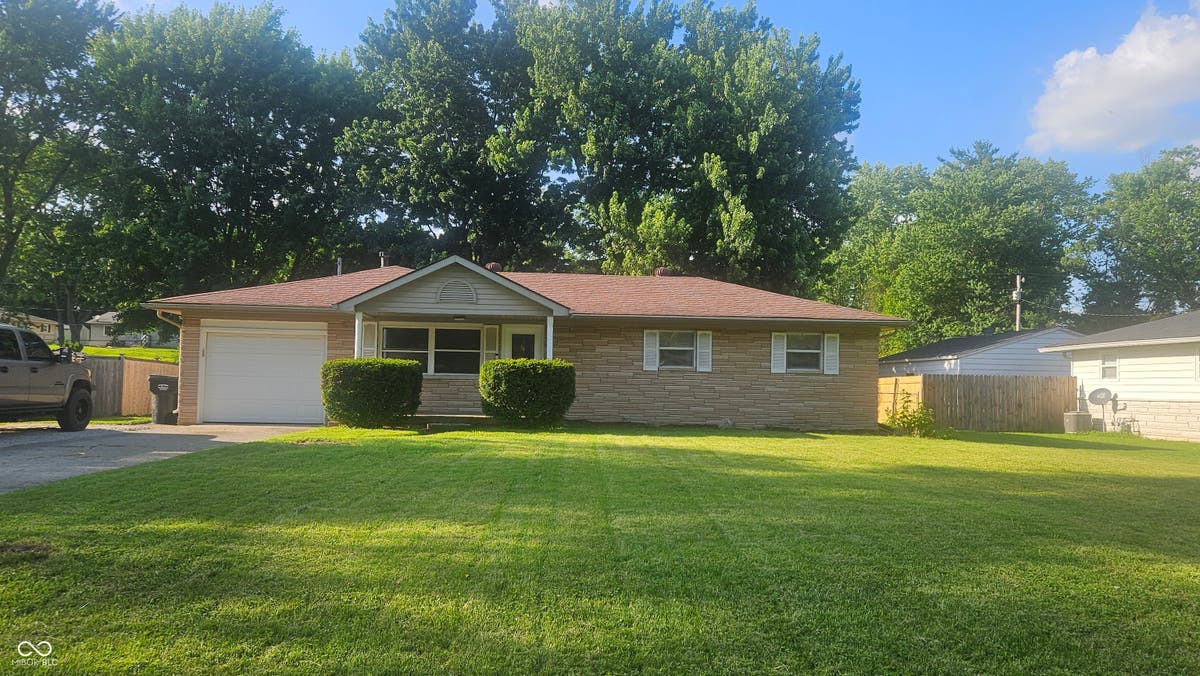 4614 W RUNYON LAKE DR, GREENWOOD, IN 46143 | RE/MAX