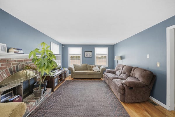 86 OAK LN, FEEDING HILLS, MA 01030 | REMAX