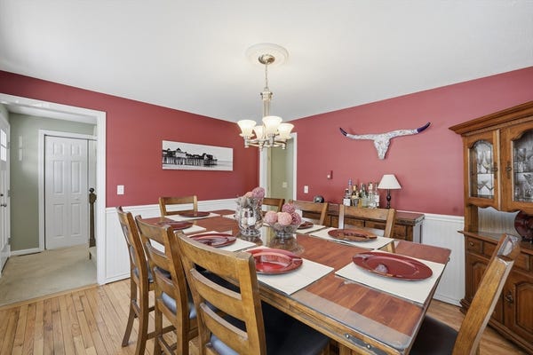 86 OAK LN, FEEDING HILLS, MA 01030 | REMAX