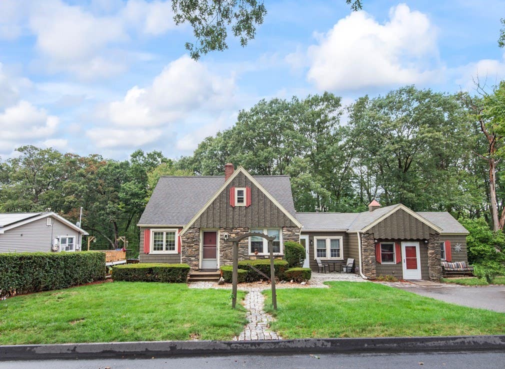 62 CIRCUIT AVE N, WORCESTER, MA 01603 | RE/MAX