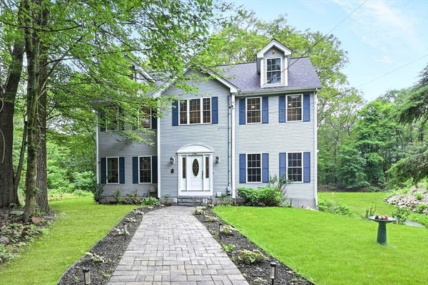 Upton, MA Homes For Sale & Real Estate | RE/MAX