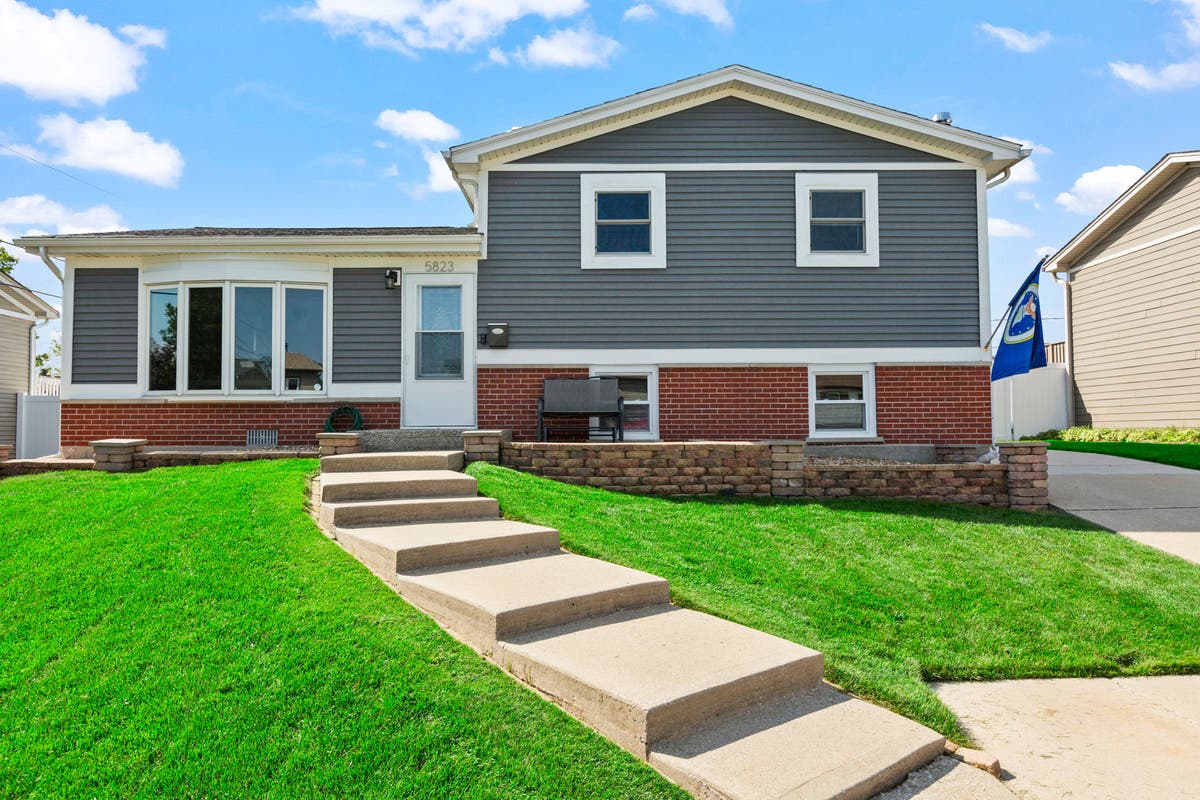 5823 STUART LN, OAK FOREST, IL 60452 | RE/MAX