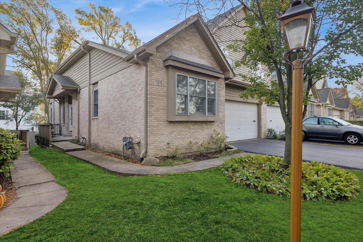 315 REGAL CT, CLARENDON HILLS, IL 60514 | RE/MAX