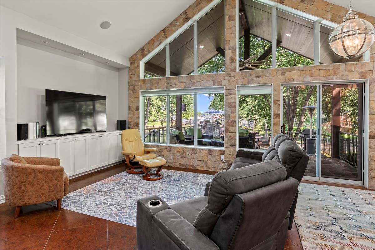 124 ROBIN HOOD WAY, GUN BARREL CITY, TX 75156 | RE/MAX