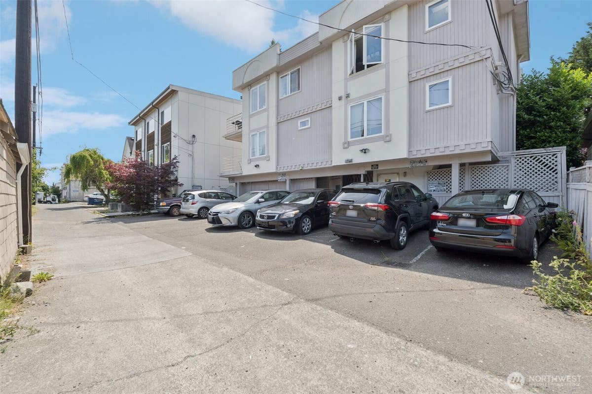5624 ROOSEVELT WAY NE APT 202, SEATTLE, WA 98105 | RE/MAX