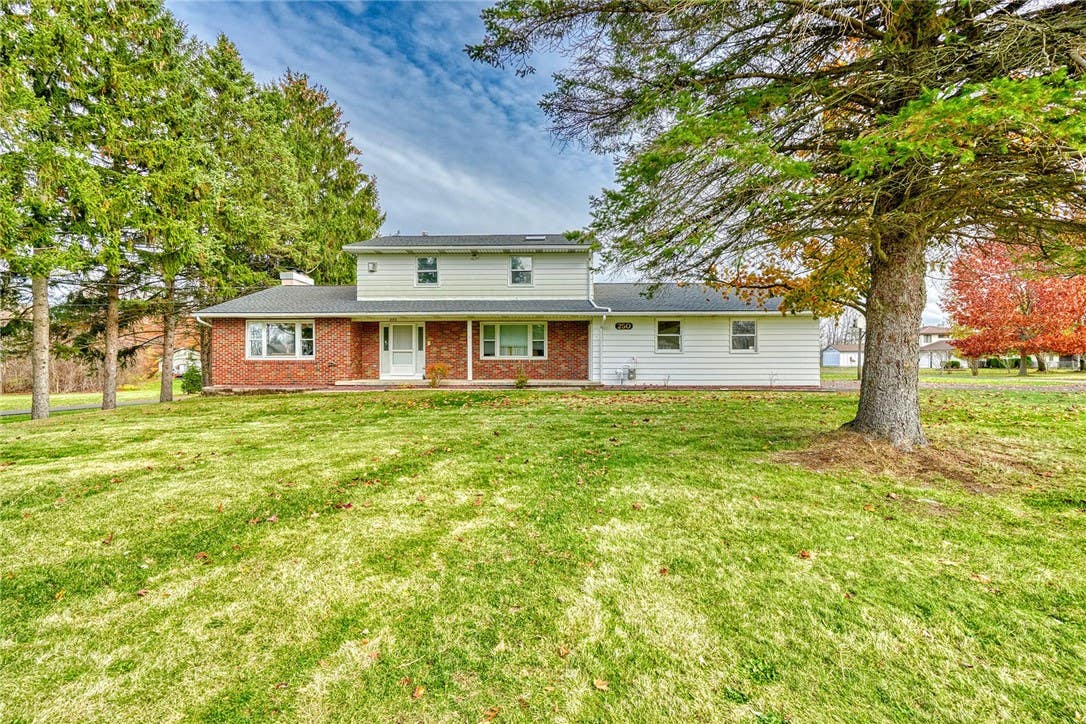 250 WEBSTER RD, WEBSTER, NY 14580 | RE/MAX