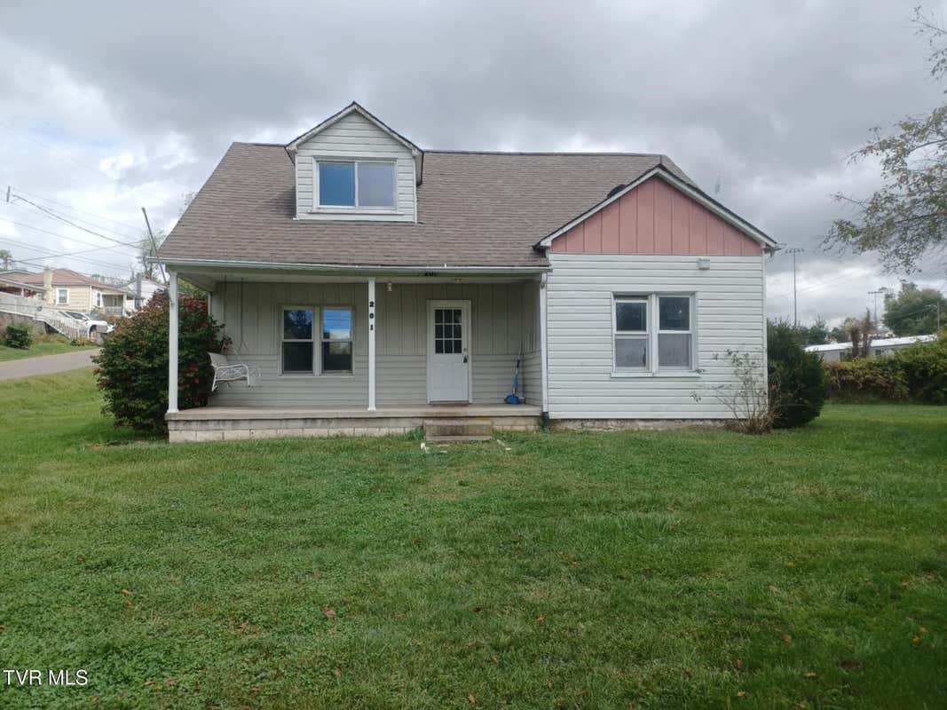 201 SWEET BRIER ST, GLADE SPRING, VA 24340 | RE/MAX
