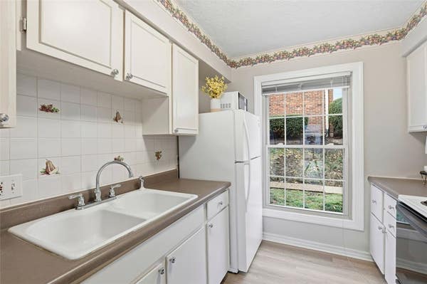130 JAMESTOWN CT, PITTSBURGH, PA 15216 | REMAX